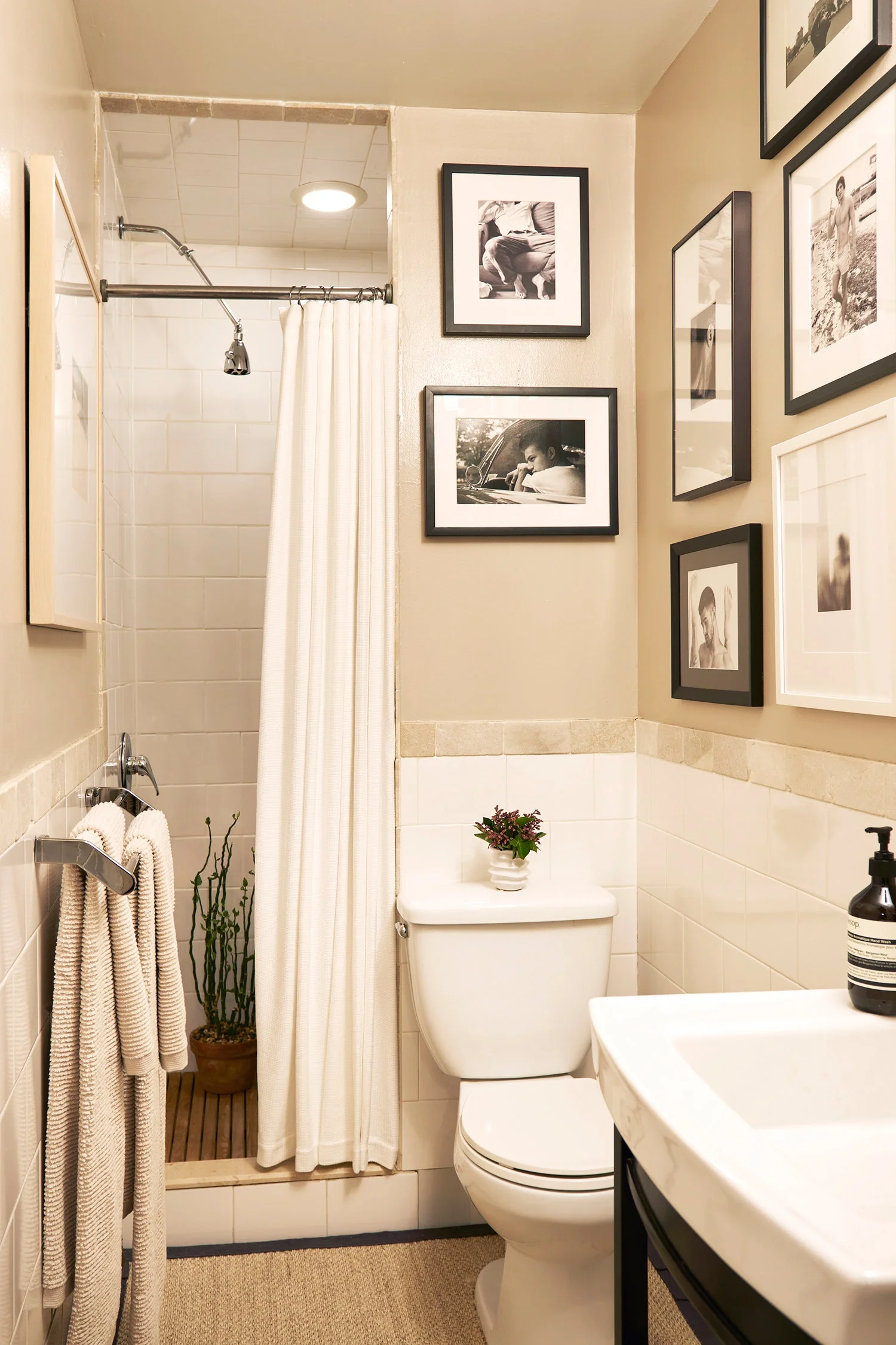 Clever Small Bathroom Ideas for Maximizing Space and Style